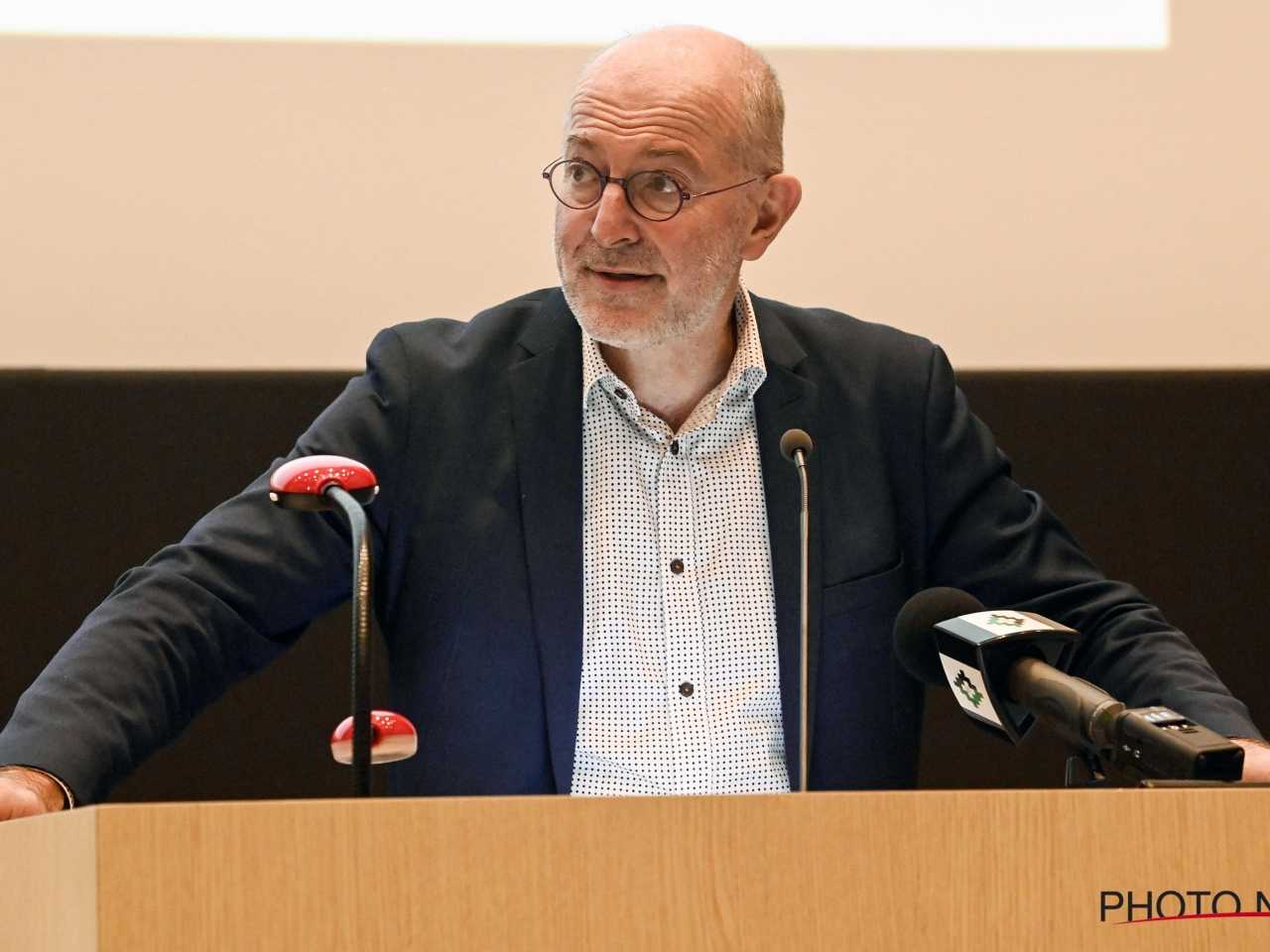 Pierre Van Damme legt uit waarom het vaccineren zo traag gaat in België ...