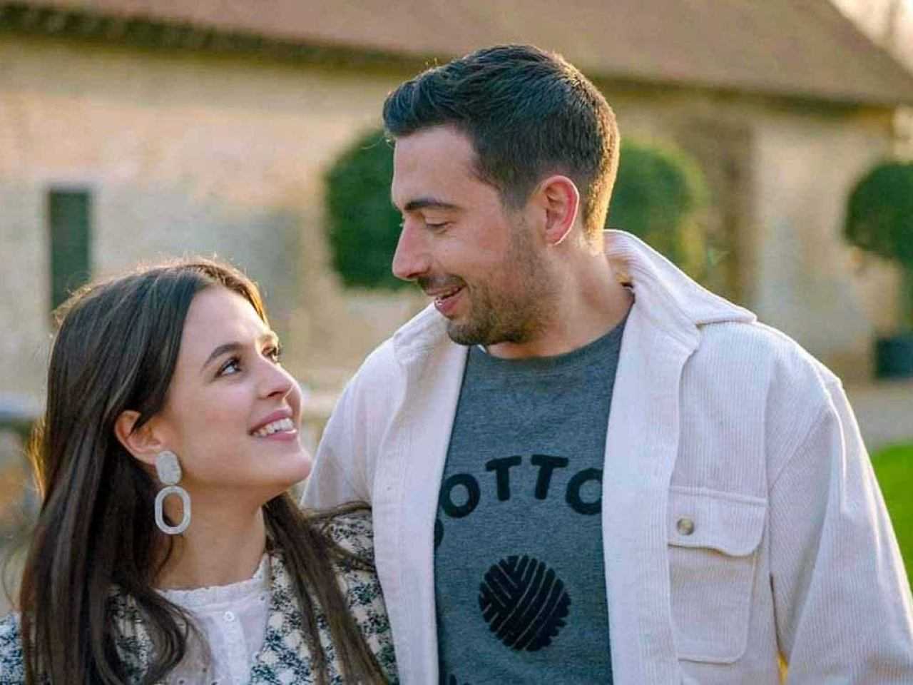 Emi uit 'Boer Zoekt Vrouw' toont prachtige foto van zwangerschapsbuikje ...