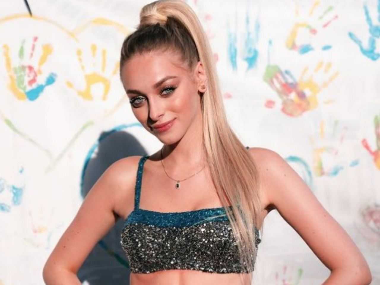 Camille doet iedereen grote ogen trekken en laat zich van totaal andere ...