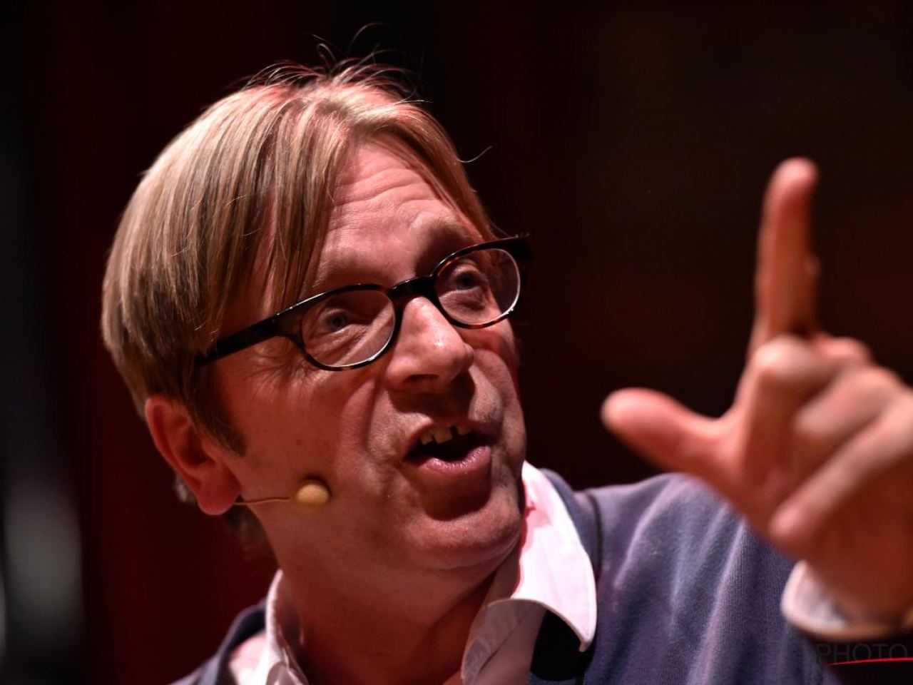 Guy Verhofstadt rijdt door rood licht maar krijgt geen straf | Redactie24