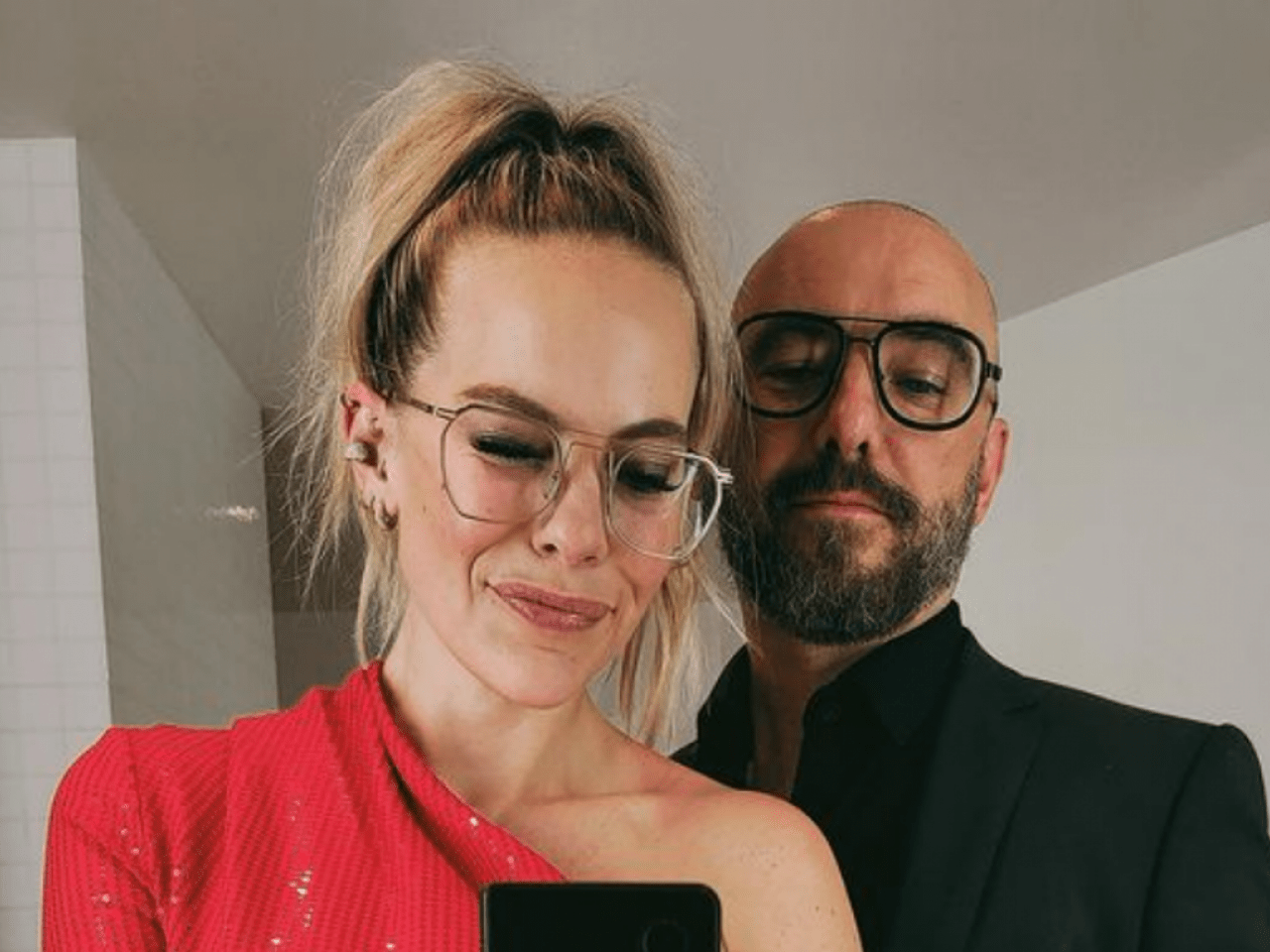 Zo schattig! Eline De Munck showt trots haar bol buikje | Redactie24