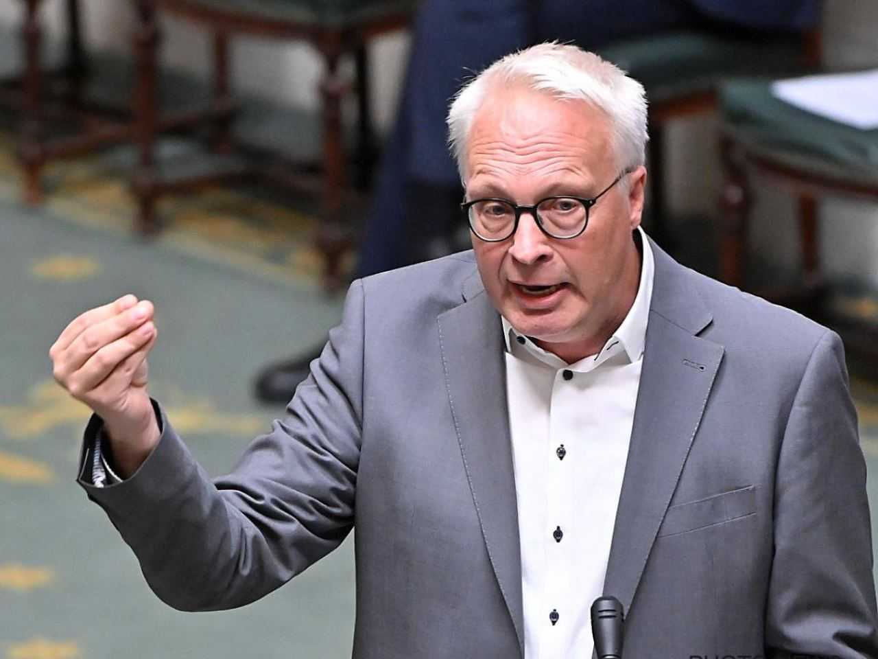 Peter Mertens doet geen fijne ontdekking over onze energiefactuur ...