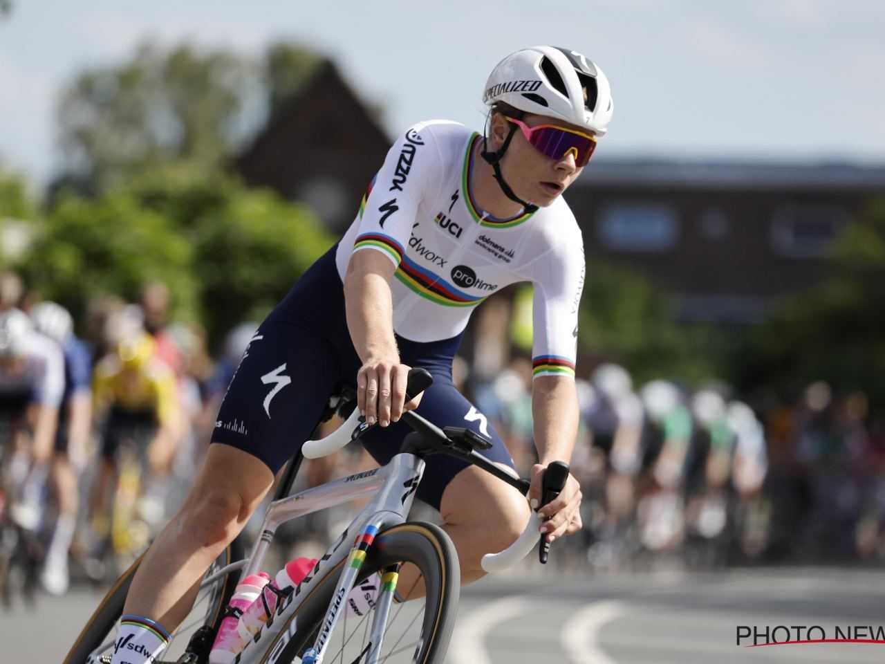 Lotte Kopecky uit stevig haar frustraties nadat ze opnieuw in dienst ...