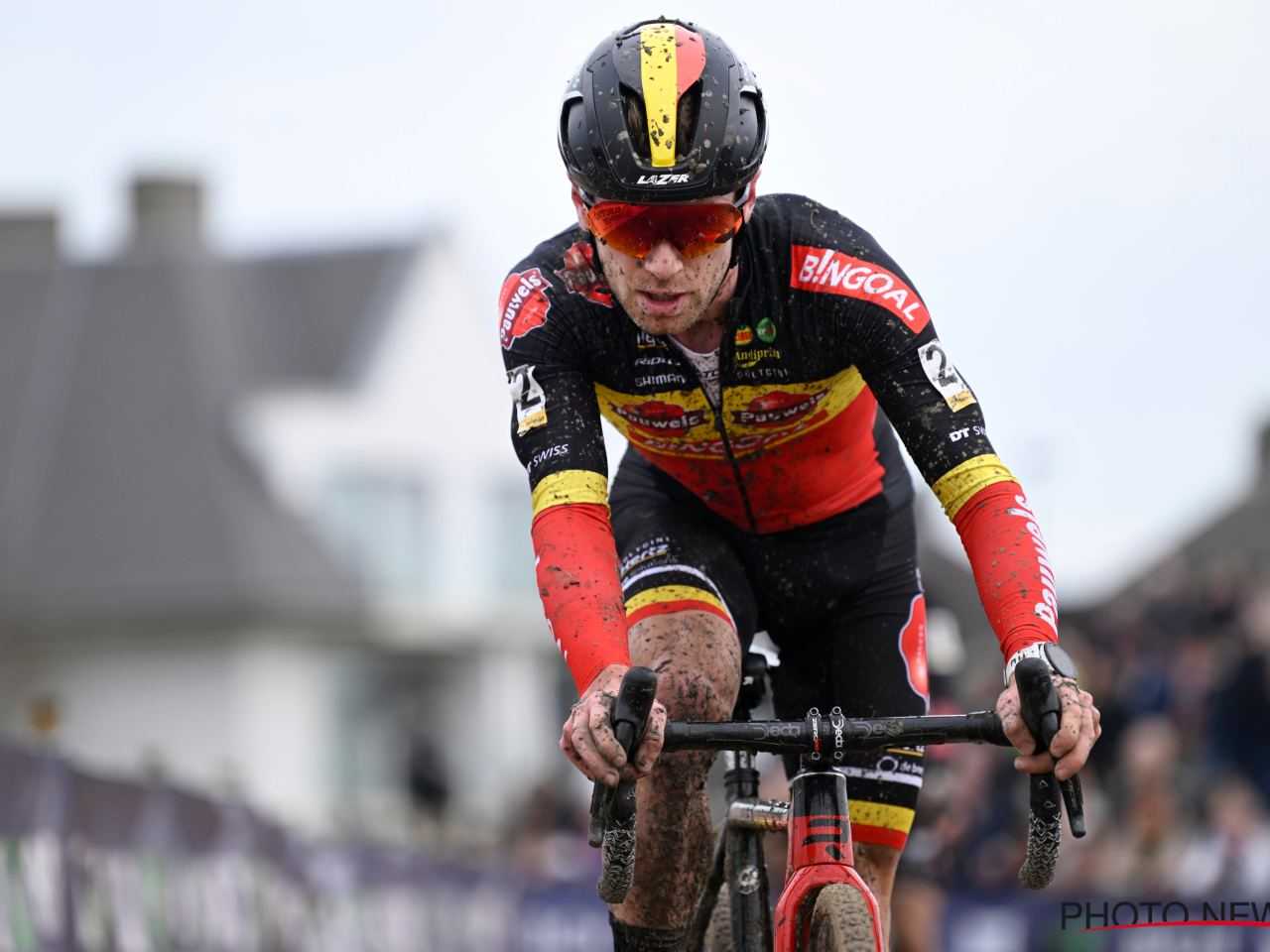 Ploeg van Eli Iserbyt wijst met de vinger naar Ryan Kamp na incident in ...