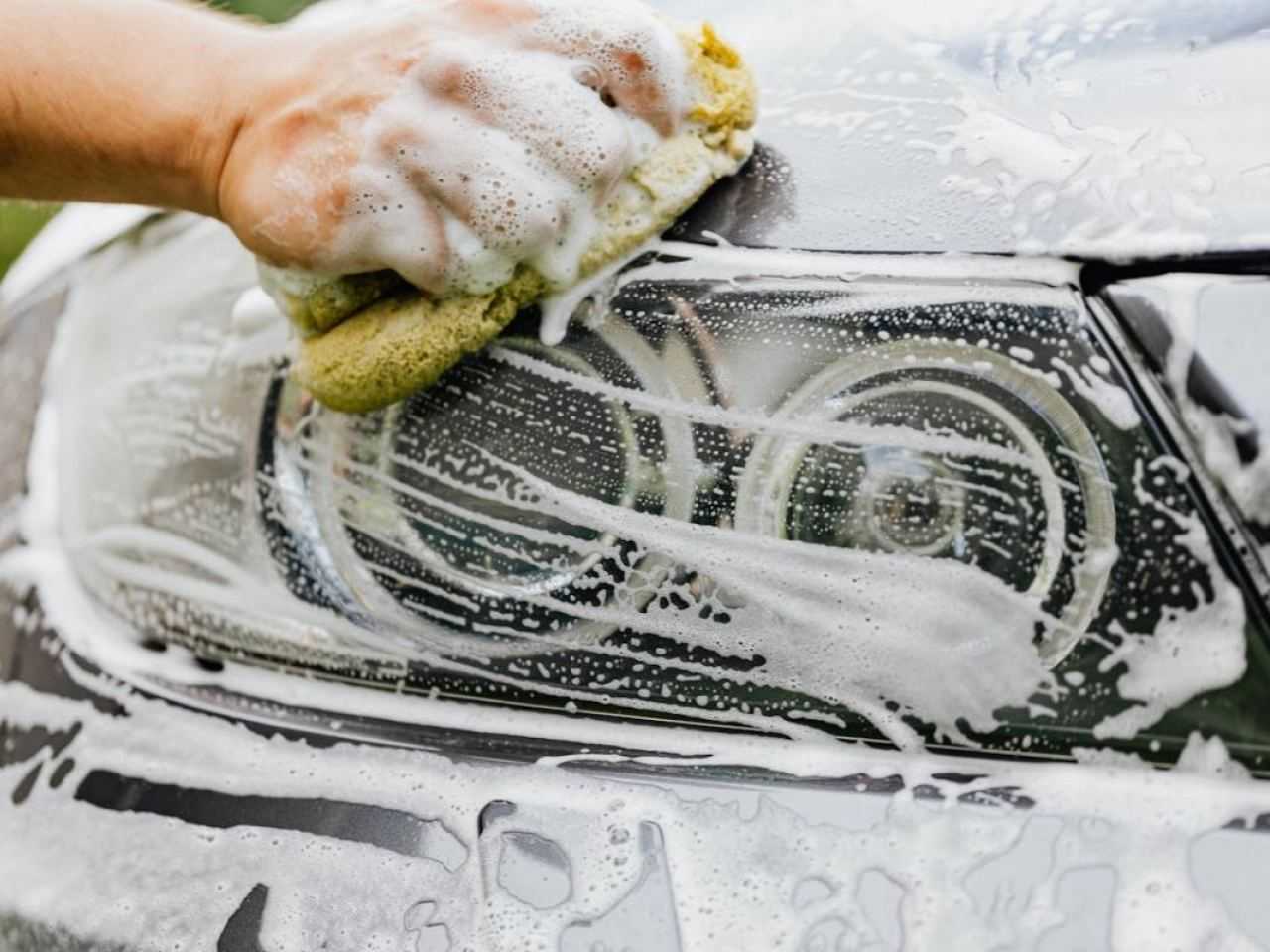 Waarom je nu je auto niet mag wassen: "Groot risico op krassen en ...