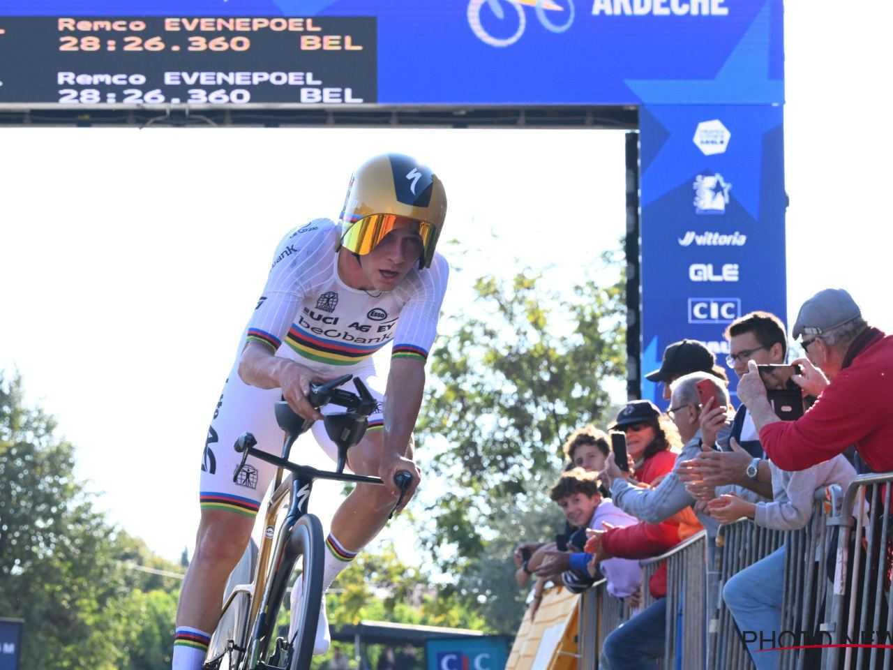 Goud! Remco Evenepoel reageert na EK-titel in het tijdrijden | Redactie24