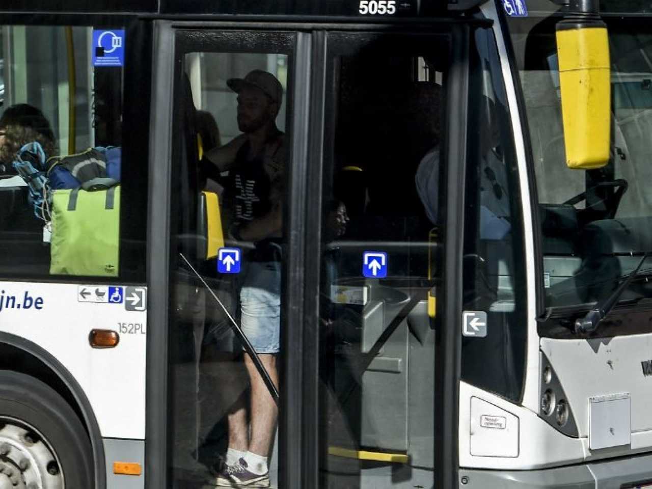 Zo erg voor vrouwelijke buschauffeur: Bespuugd en geslagen toen ze ...