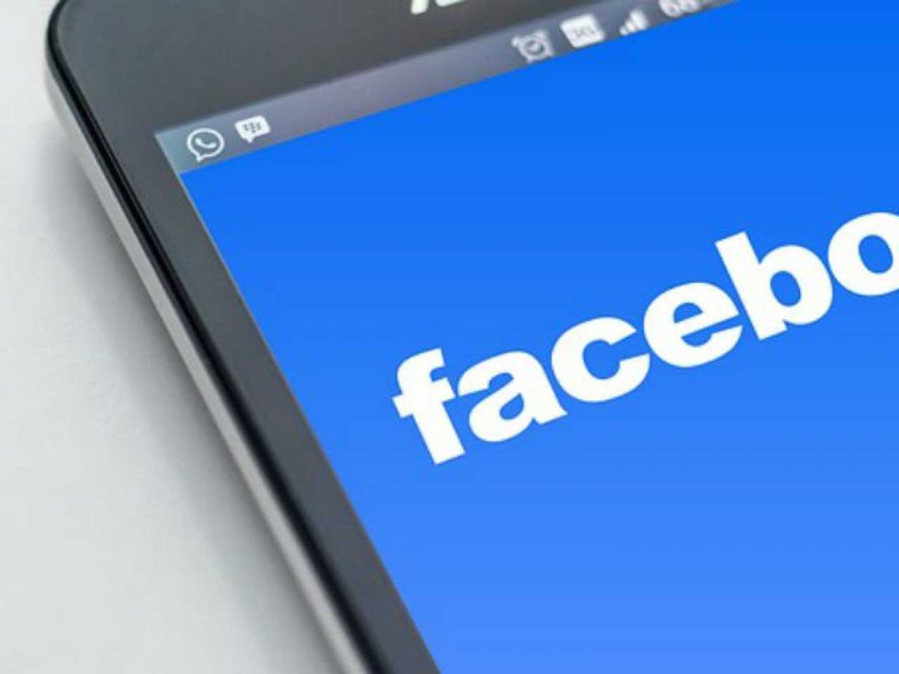 Roekeloze chauffeur zendt live op Facebook uit hoe hij verantwoordelijk ...