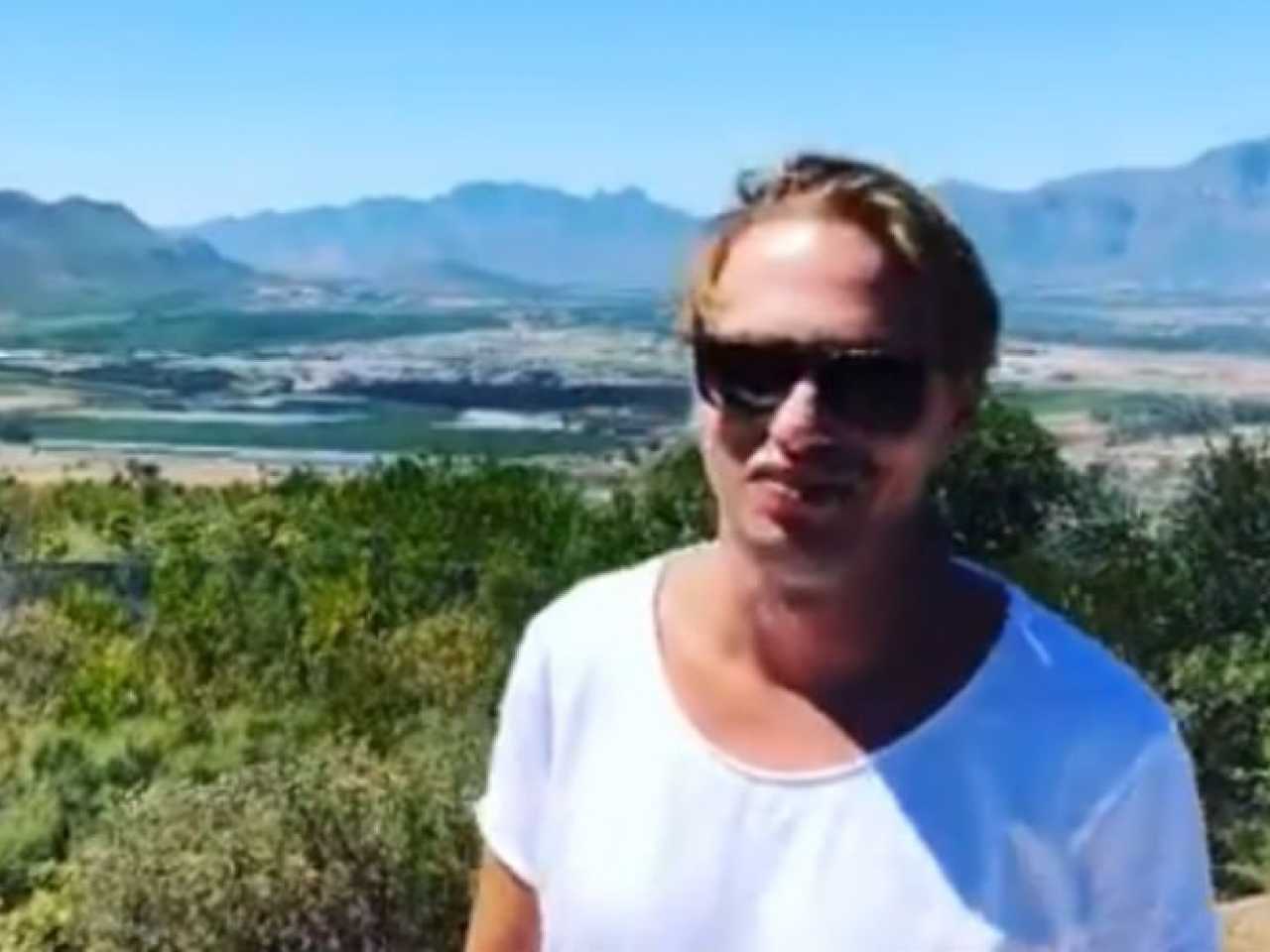 Video van Regi loopt helemaal fout door schuld van zijn dochter Ellie ...