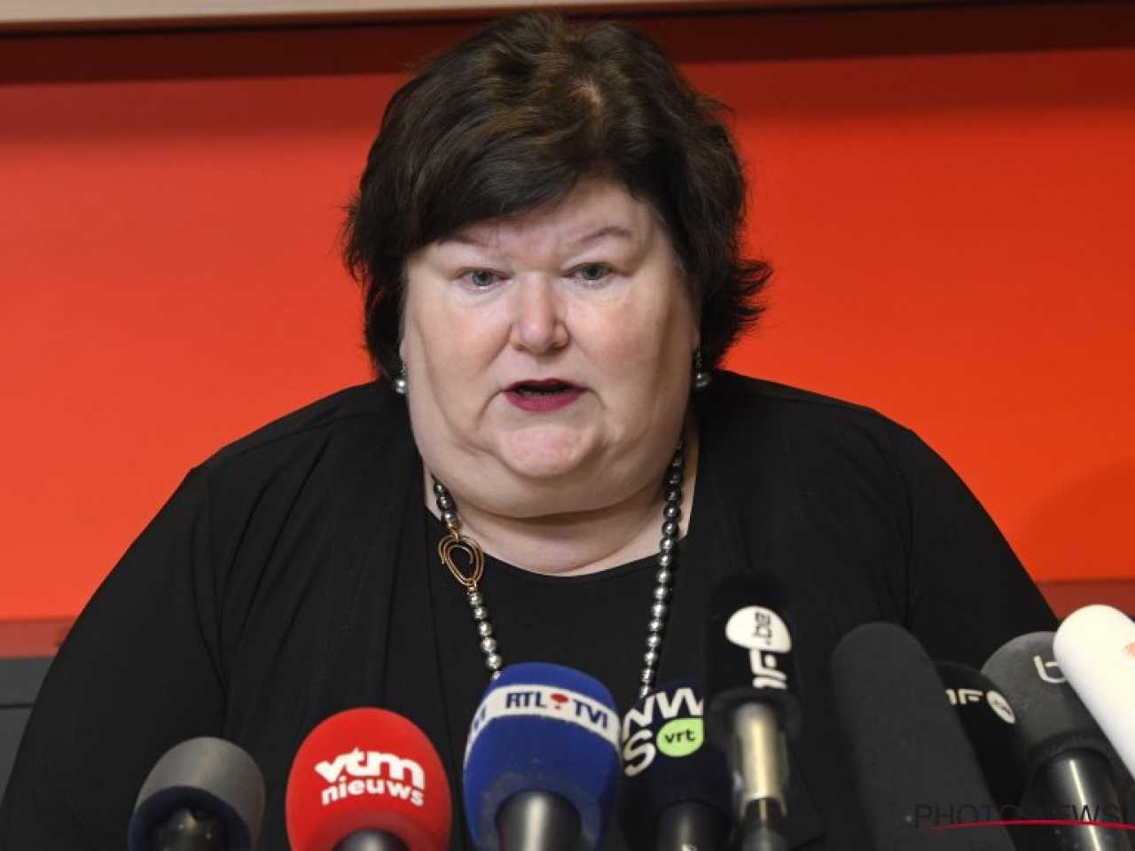 Maggie De Block is heel duidelijk: "Dan gaan ook de scholen dicht ...