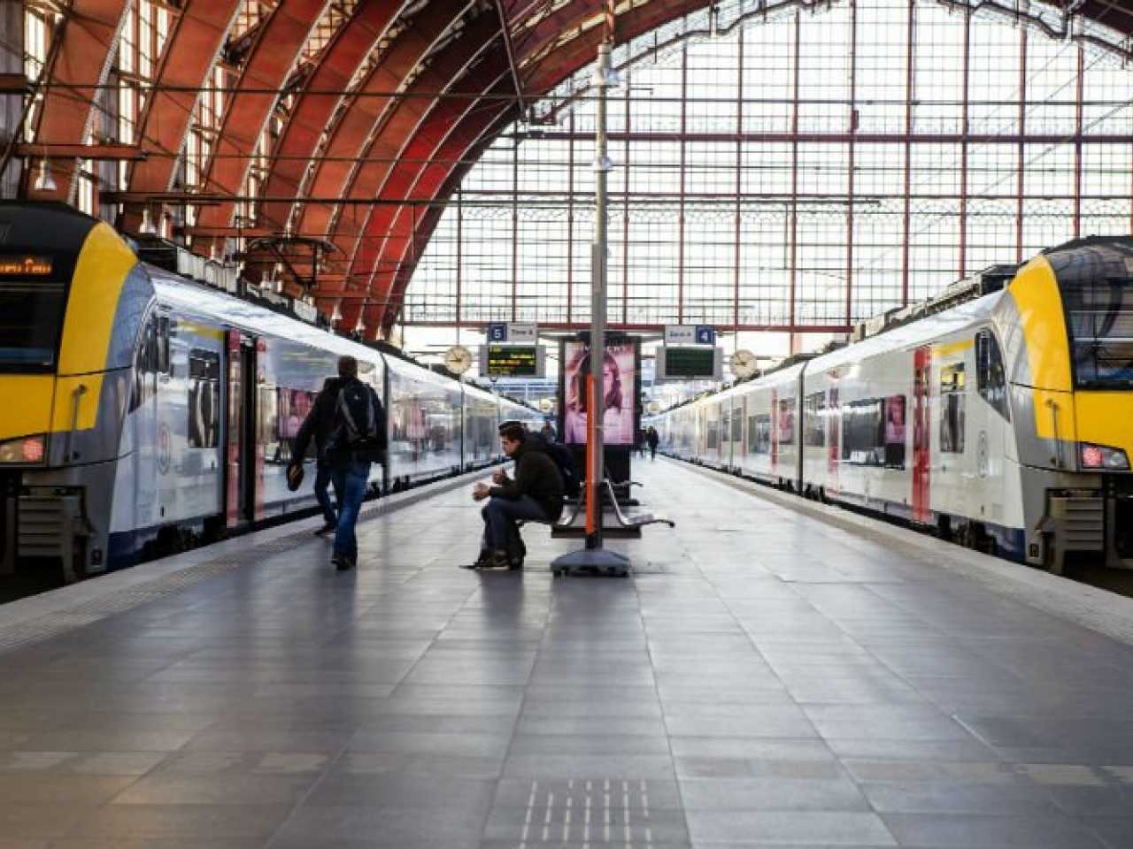 Handig voor treinreizigers: 24/7 pakjes ophalen en versturen via bboxen ...