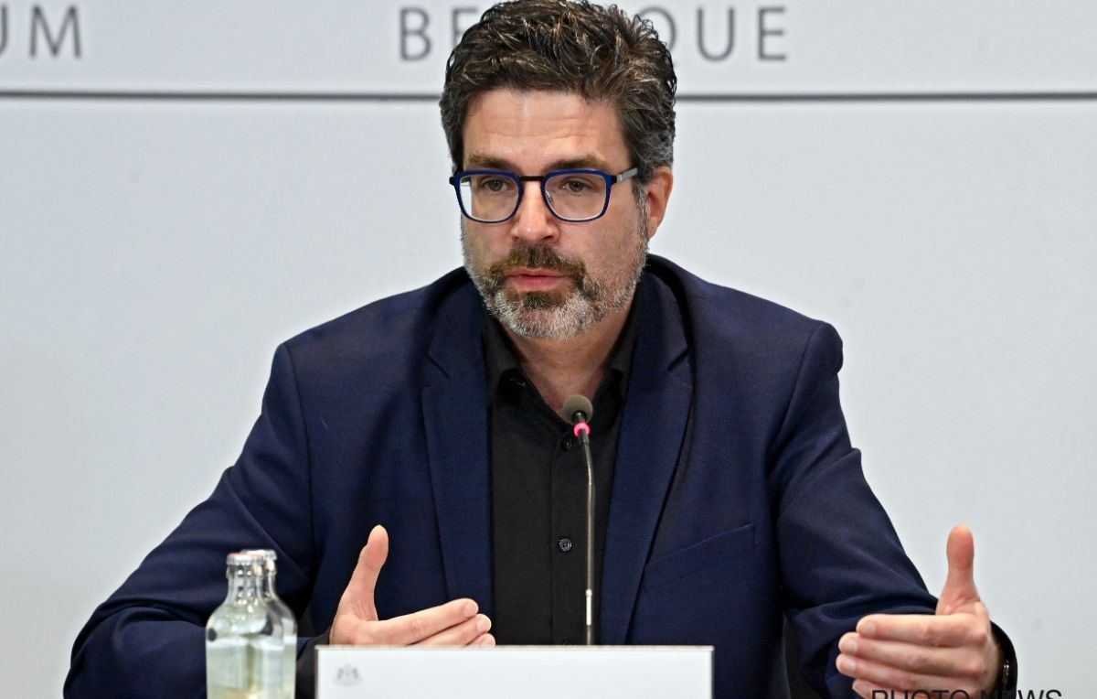 Steven Van Gucht vertelt hoe besmettelijk nieuwe coronavariant wel is ...