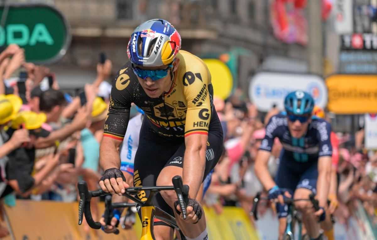 Vrienden hebben duidelijke boodschap over kritiek die Wout van Aert ...